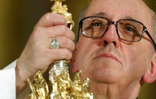 NO SE PUEDE SER MÁS PAPISTA QUE EL PAPA